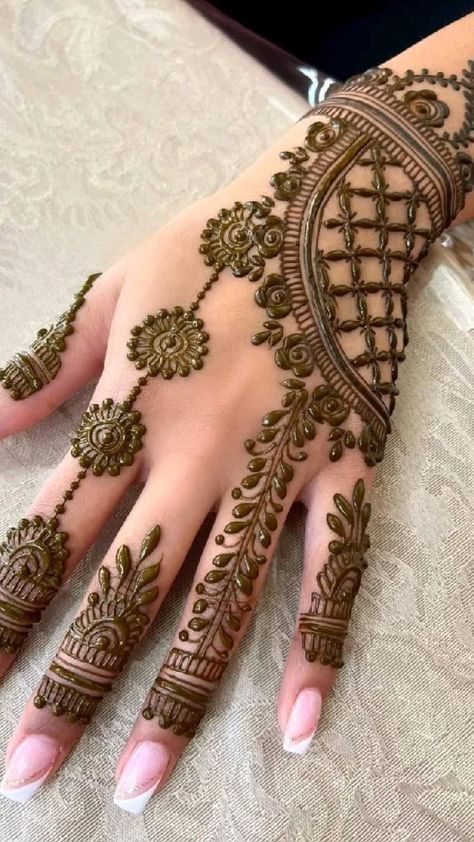 Blog | Best backhand Mehendi Designs | Modern & Traditional Backhand ...